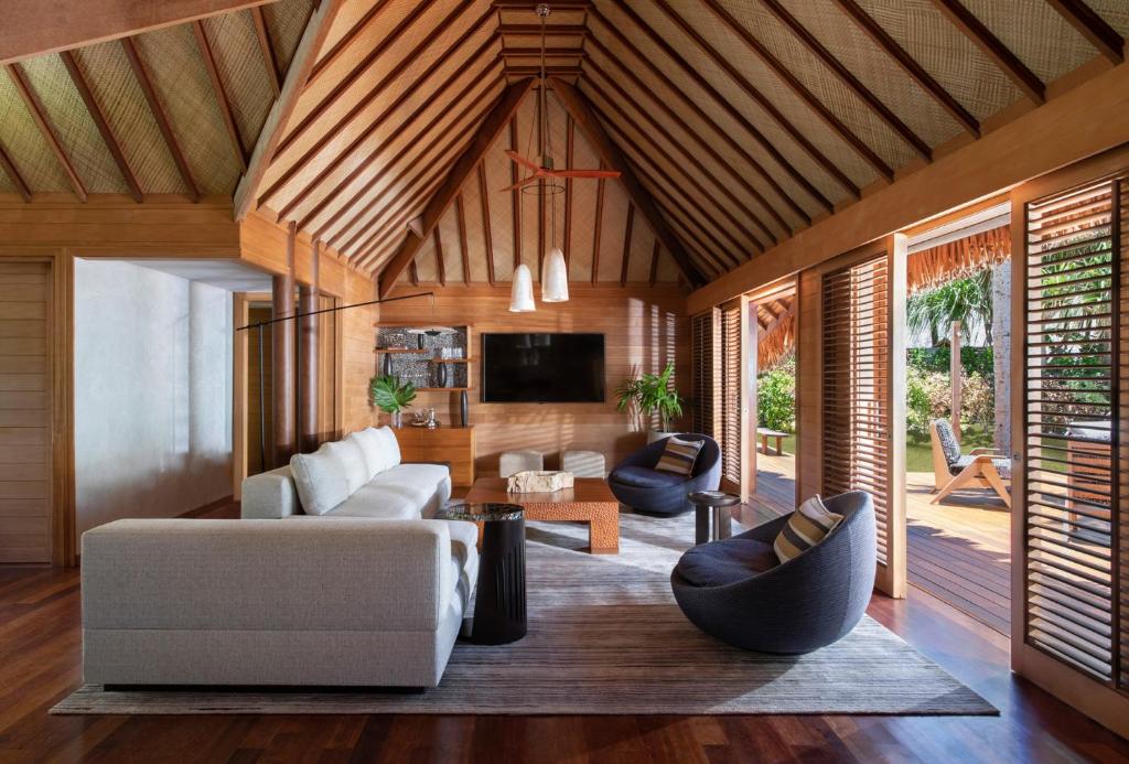 Best Luxury Hotels In French Polynesia 2026 - The Luxury Editor